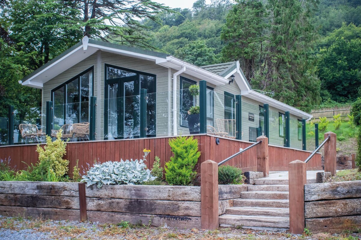 1 Manor Lodge - Cabins for Rent in Llanmiloe, Wales, United Kingdom ...
