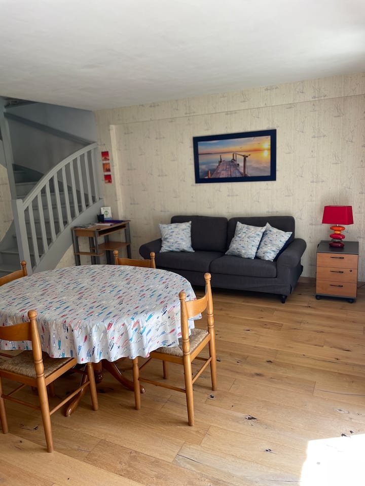 La Petite Maison Jaune De L îLe - Île-aux-Moines