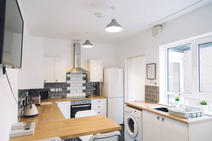 4 Bed Contractor House @ Bcrooms - Barrow-in-Furness