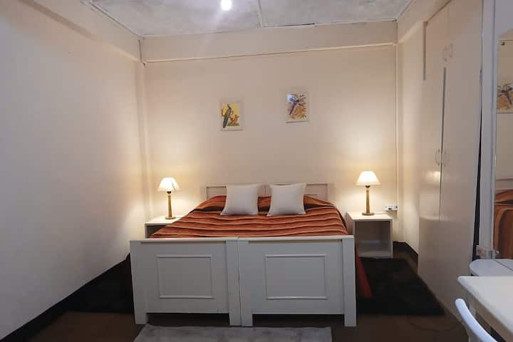 Rustic Double Room In Shillong - 실롱
