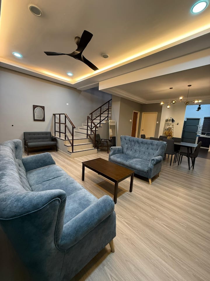 Moonstone Haven
10 Pax, 4b 3br - Kuantan