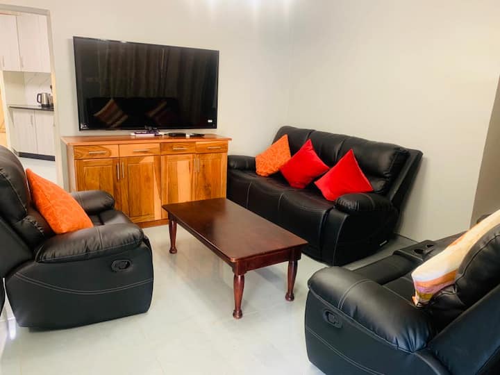 Leotanas Holiday Home - Victoria Falls
