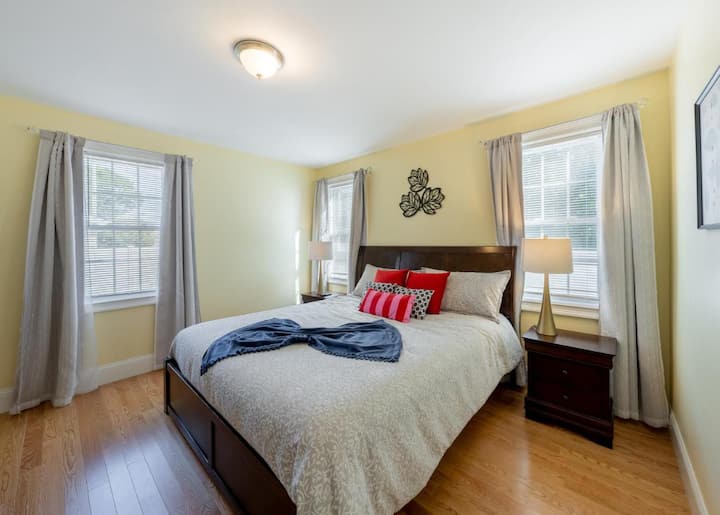 284 -  4br New House In Boston With Huge Parking - Boston, MA