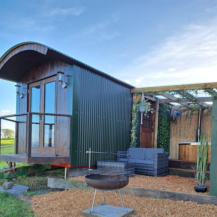 Ivy Shepherds Hut - Clitheroe