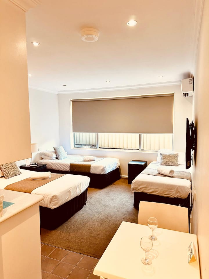 Triple Room (With Kitchenette) - Tumut