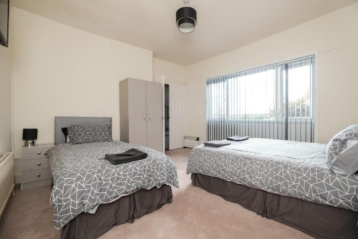 Standard Twin Room-shared | Oyo The Pickering Park - Hull