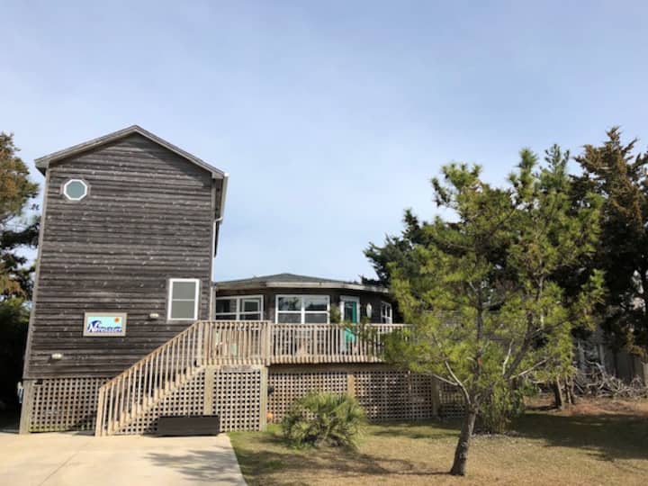 Vintage House With Modern Charm - Outer Banks, NC