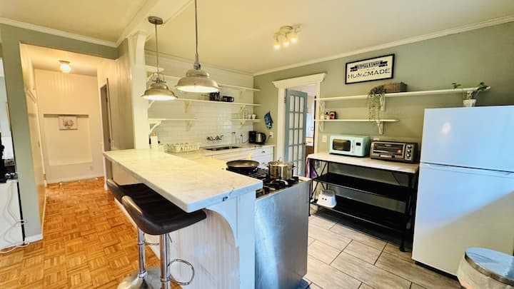 Charming House @ Ocean Park - White Rock