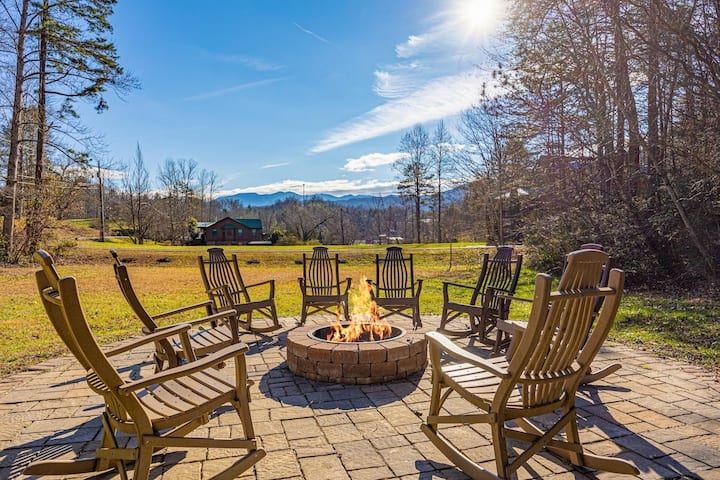 492b) Massive 4 Bedroom With Great Views+hot Tub! - Gatlinburg