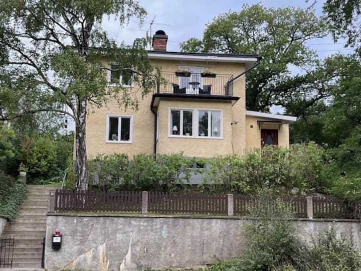 Charming & Spacious Family Villa In Mälarhöjden - Stockholm