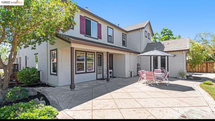 Peaceful Bay Home With Large Backyard And Home Gym - Discovery Bay, CA