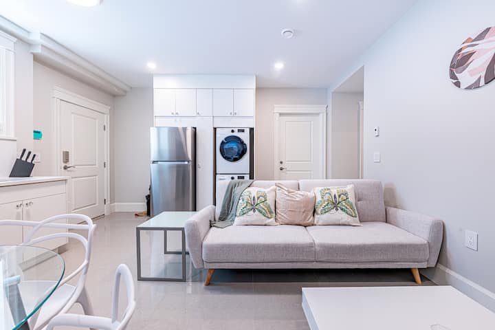 2-bedroom, 2.5-bathroom Basement With Kitchen - Vancouver