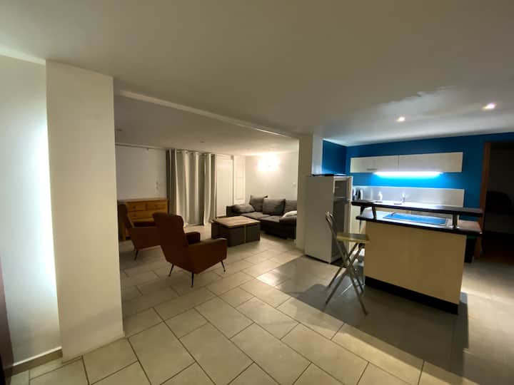 T3 Av. Jardin 
/ Trolley Bus /Parking/
12 Min Lyon - Groupama Stadium - OL