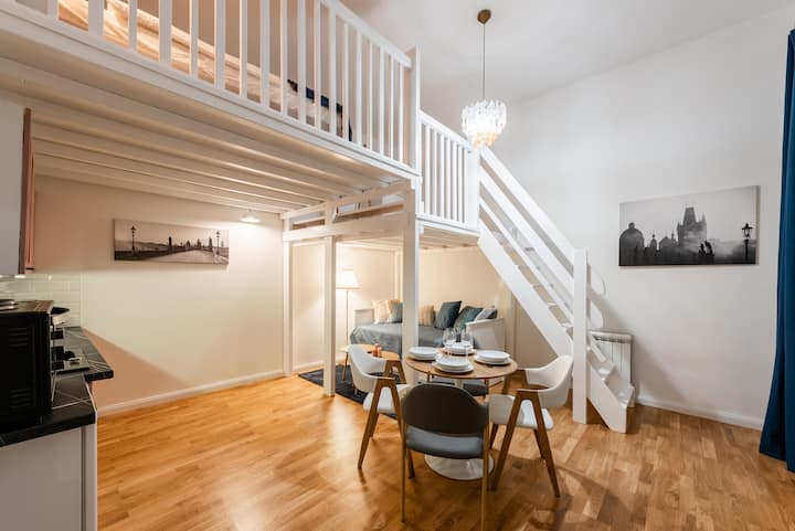 Cozy And Central Mezzanine Studio (101) - Prague