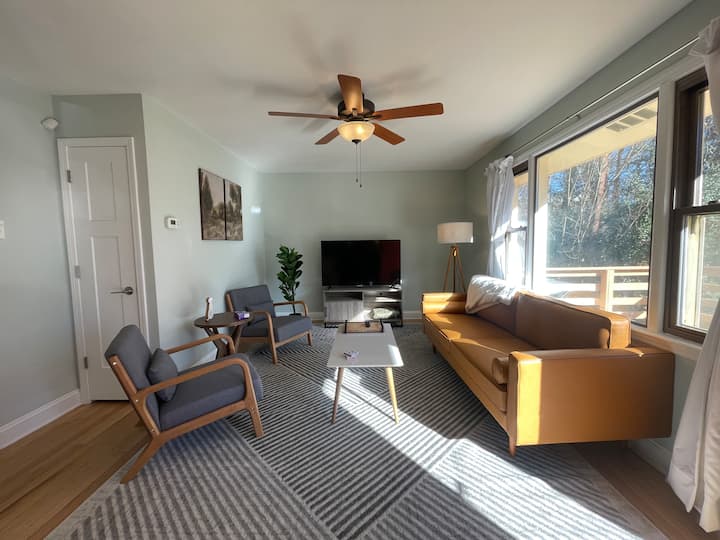 Home In Carrboro, Fully Renovated! - Chapel Hill, NC