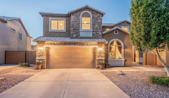Beautiful Surprise Home! - Surprise, AZ