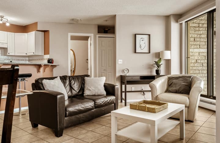 Spacious | Downtown Apartment | Sleeps 4 - Wilder Institute/Calgary Zoo