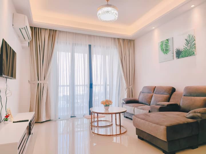 R&f Luxurious Mall Seaview Apt- Parking/pool/gym - Johor Bahru