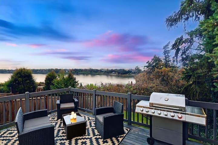 Cozy Lakeview Retreat - Shoreline, WA