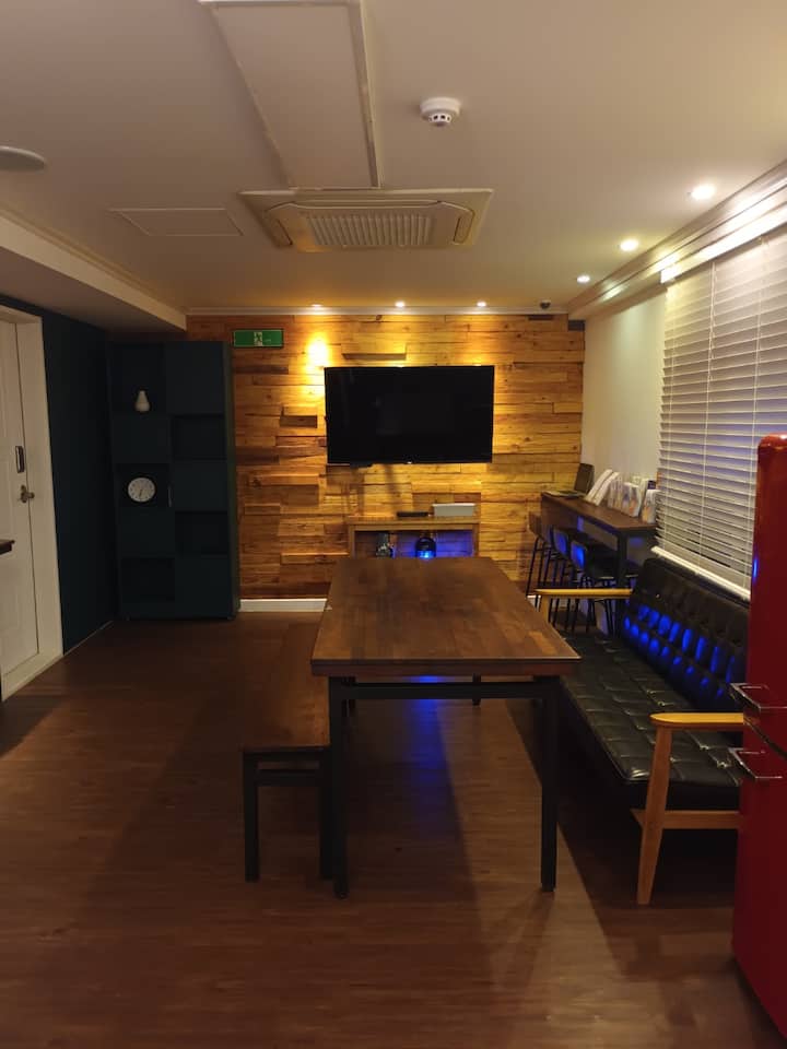 N.307 (Woman Only) - Busan