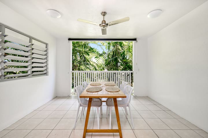 Trinity Beach Escape: Experience Resort Living - Australia