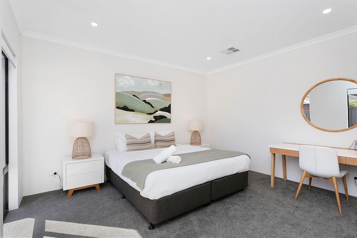Spacious & Modern Dianella! - Perth