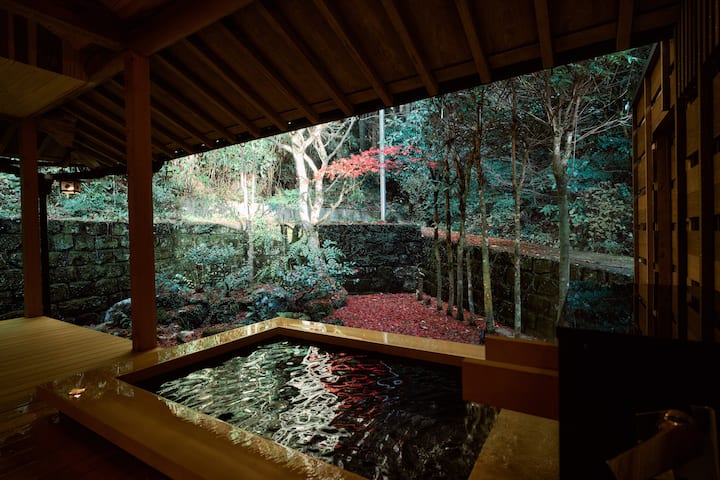 江戸時代から残る旧宇和島藩の庄屋屋敷、歌人が愛した庭を囲む一棟貸し露天風呂付きの宿【離れ】 - Ozu