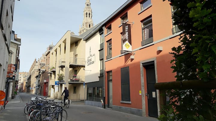 Bed In Shared 6 Person Room In Leuven City Hostel - Leuven