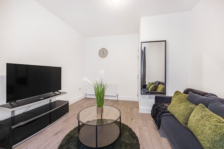 Cosy Home In London - 4 Sleeper - Ilford