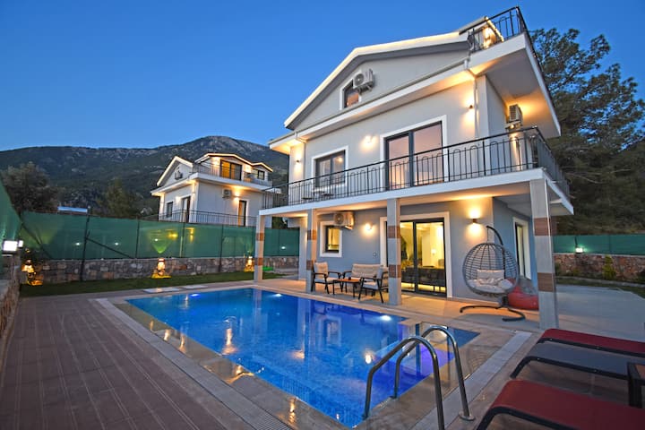 ÖLüdeniz Plajına Yakın Jakuzili ÖZel Havuzlu Villa - Ölüdeniz