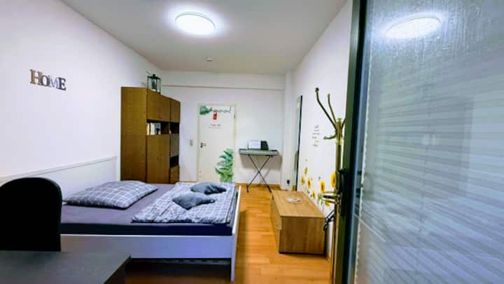 Cozy Room With Wi-fi, Central Location In Halle - Halle, Almanya