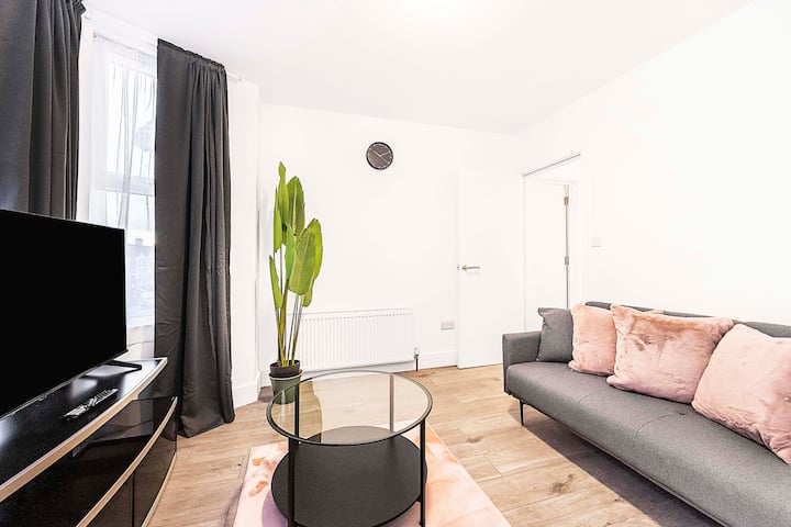 Amazing 4 Sleeper Great Location - Ilford