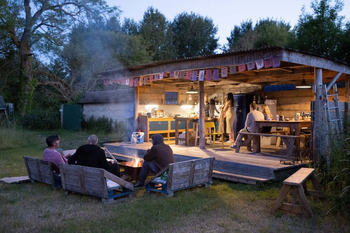 Off Grid Yurt Camp & Shepherds Hut - Andover