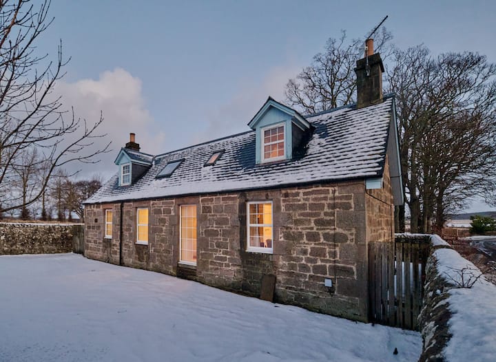 Stylish, Cosy, Dog-friendly Farm Cottage, Sleeps 6 - Elgin