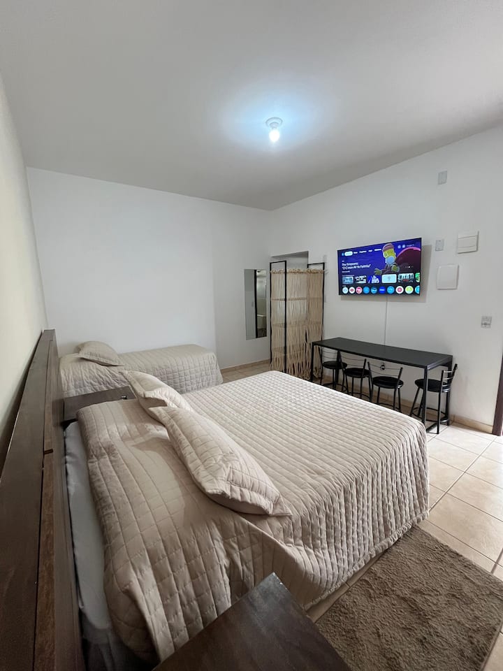 Quarto Amplo - Ilha Comprida