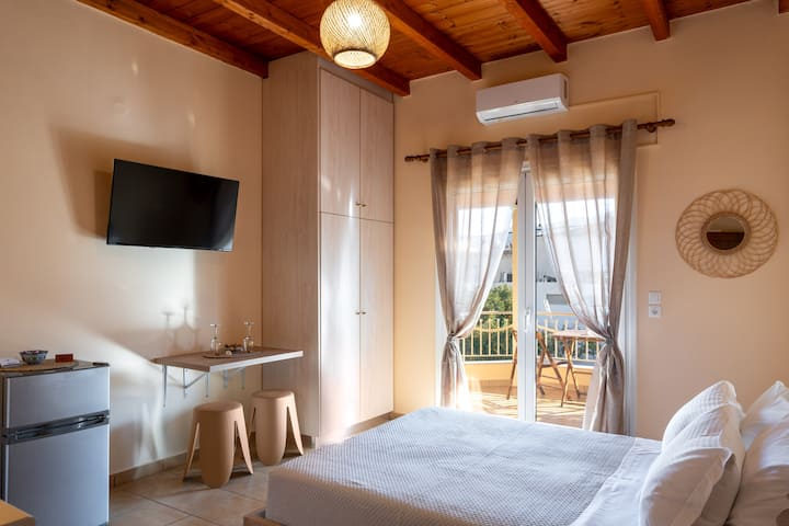 Eagle's Nest 4 -The "Boho" Studio - Эйон