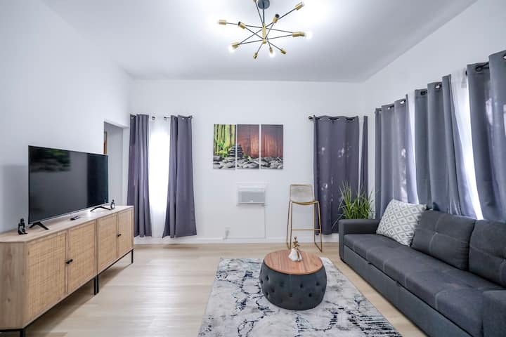 Comfortable And Cute Central Home - Park La Brea Apartments - Los Angeles