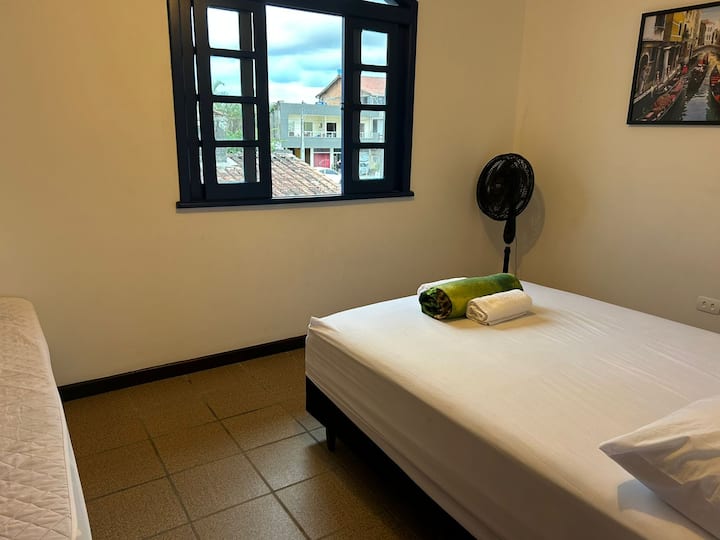 Quarto C/ Banheiro Compartilhado - Itapoá