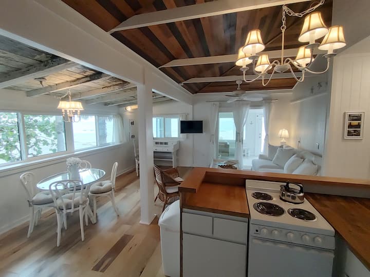 Bungalow Beach Resort #2108 Sand Dune - Anna Maria Island, FL