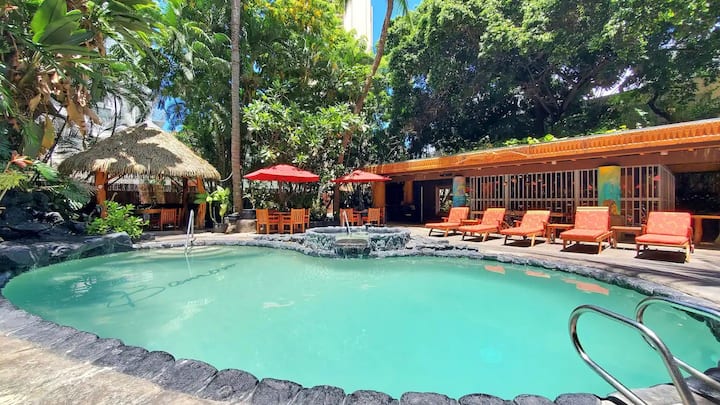 Bamboo 403 - 2 Full Bed Studio In Central Waikiki - Wailupe Beach, HI