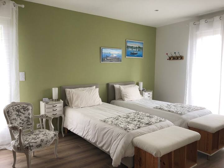 2 Chambres, 3 Lits, 4 Personnes, Sanitaires Privés - Biganos
