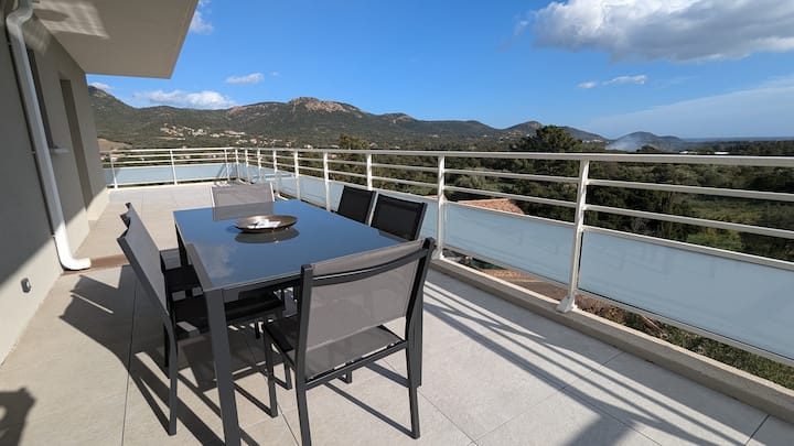 T3 Vue Mer & Montagne, Grande Terrasse, Plage 5min - Zonza