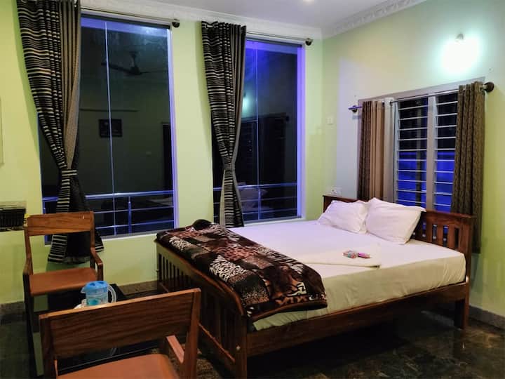 Deluxe Double Room - Yelagiri