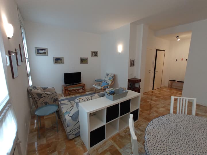 Family Haven: Near Lake, A Cosy Suite With Garage! - Lecco