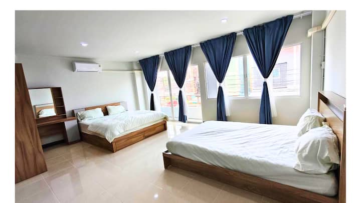 2 Large Bed, 2 Bathrooms, Lounge, Tv - Phuket