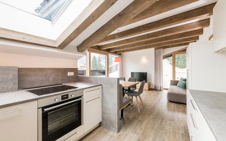 2 Bedroom Panorama Apartment, Dolomites, Balcony - Selva di Val Gardena