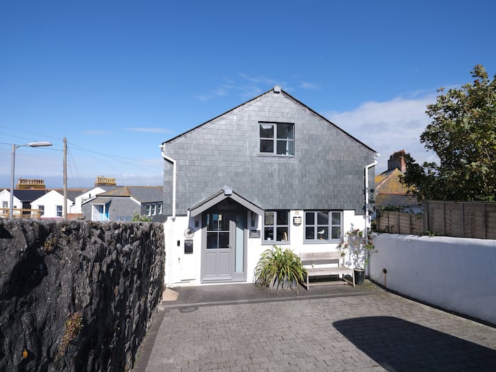Modern Seaside House - St Ives