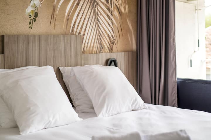 Découvrez Notre Hôtel Au Charme. - Avignon