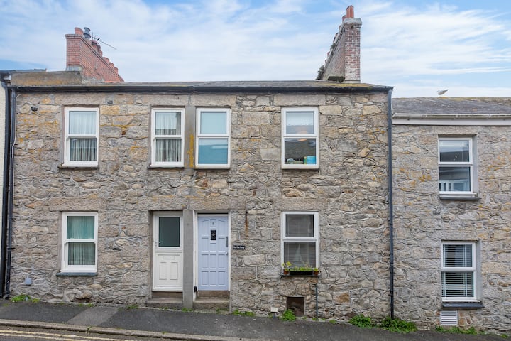 Far Far Away - Only Moments From The Harbour - St Ives