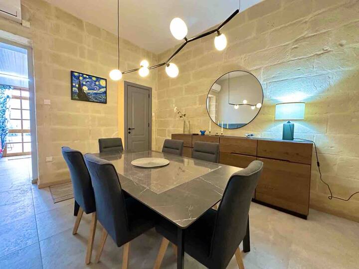 House Of Character By The Sea - La Valette